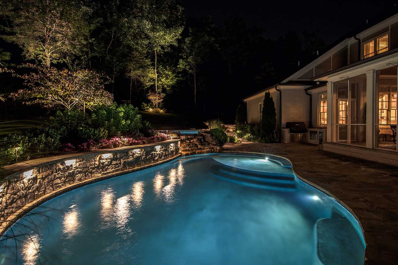 Make Your Home Feel Like a Resort with Outdoor Lighting