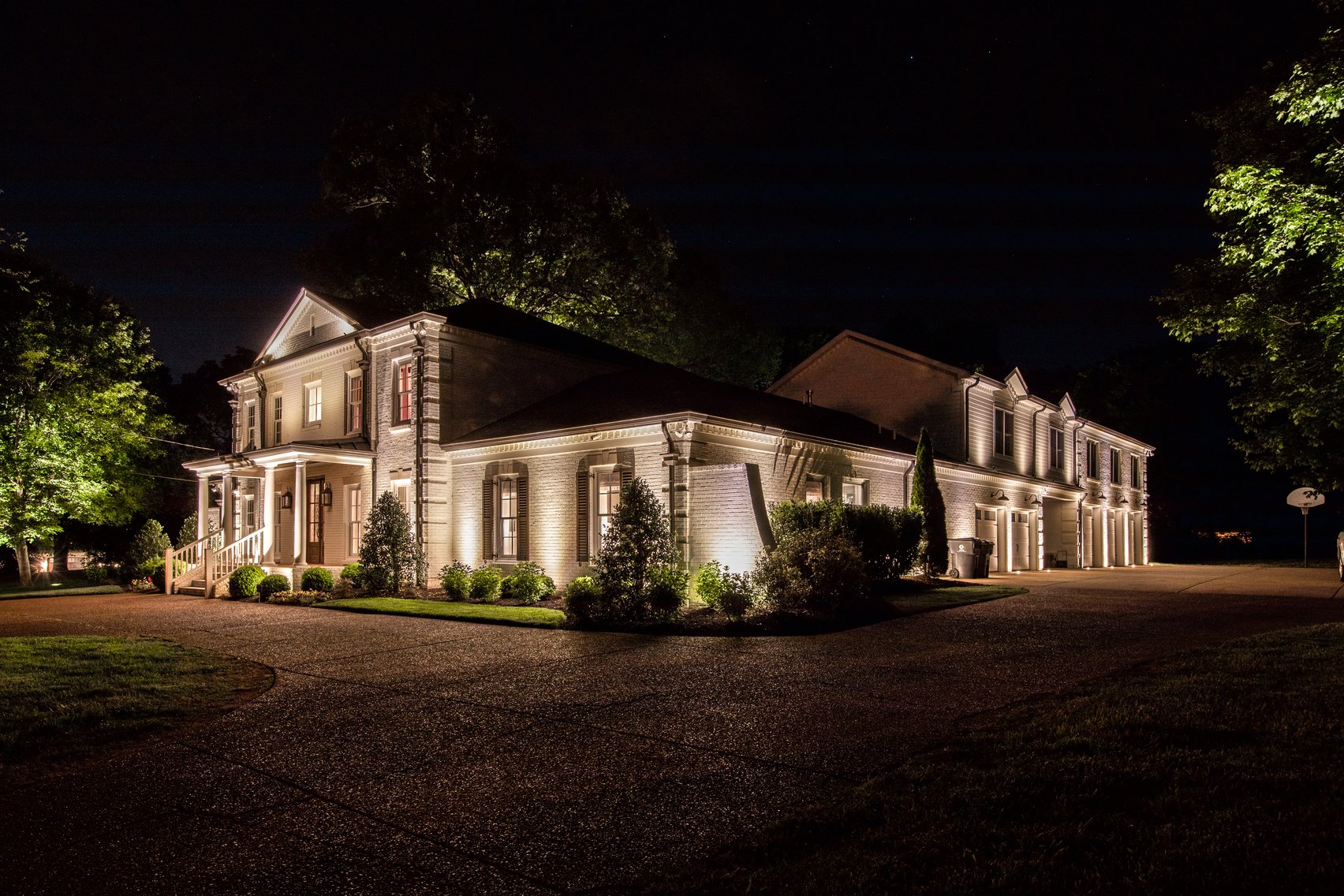 5 Outdoor Lighting Tips to Make Your Home Stunning
