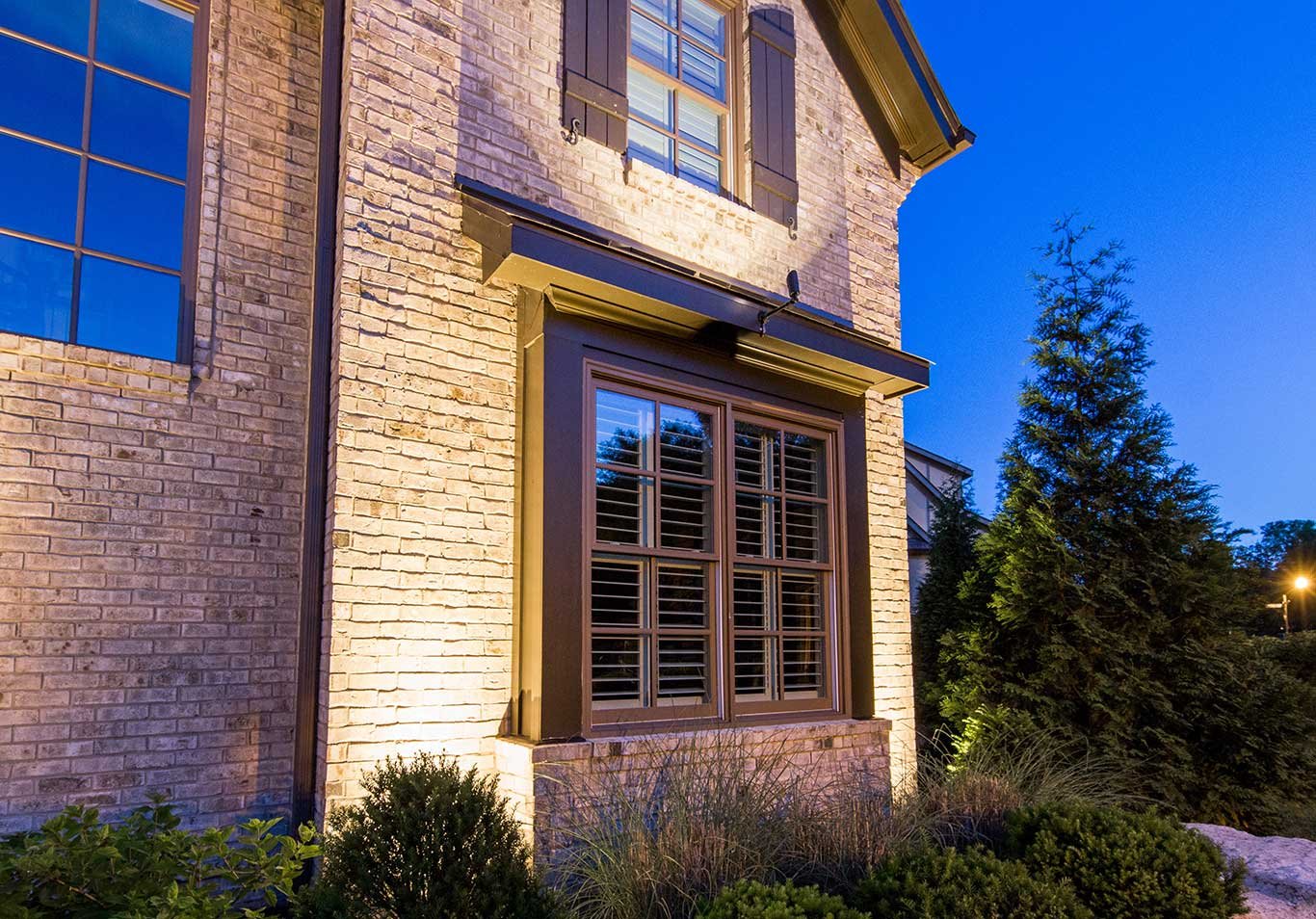 How To Solve Accent Lighting Challenges On Two-Story Homes